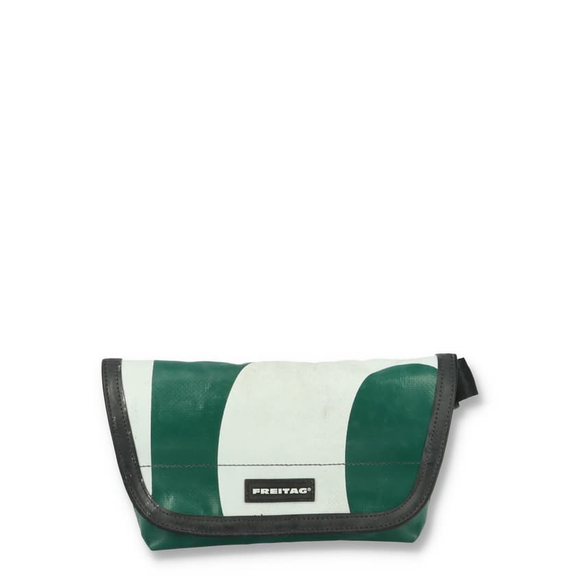 FREITAG | Des pièces uniques en bâches de camion recyclées