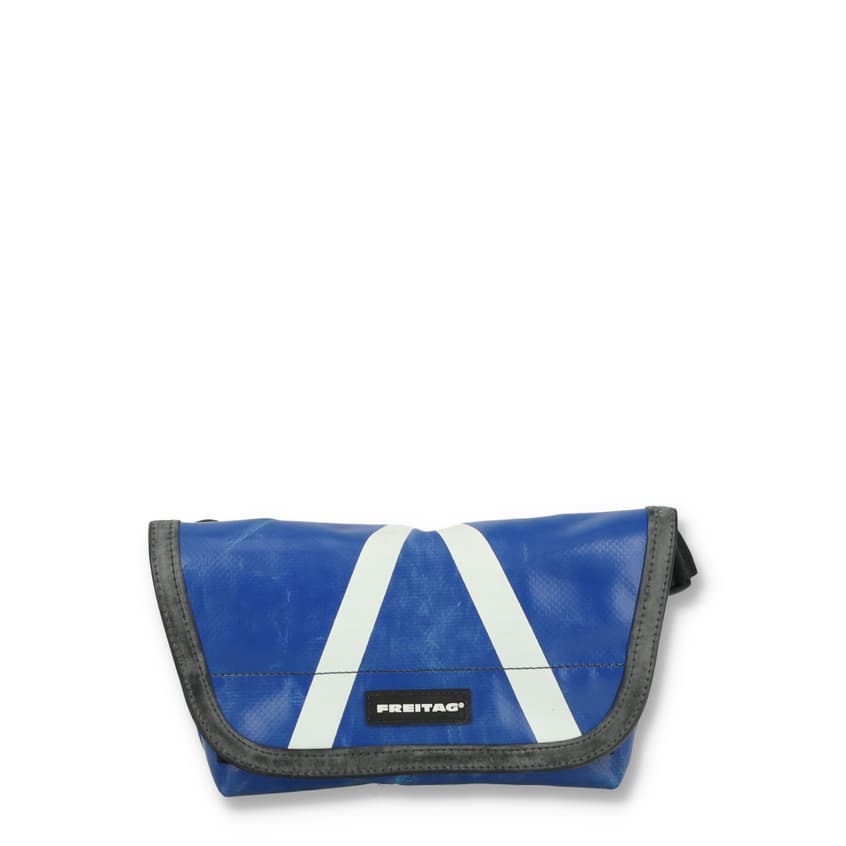 FREITAG | Des pièces uniques en bâches de camion recyclées