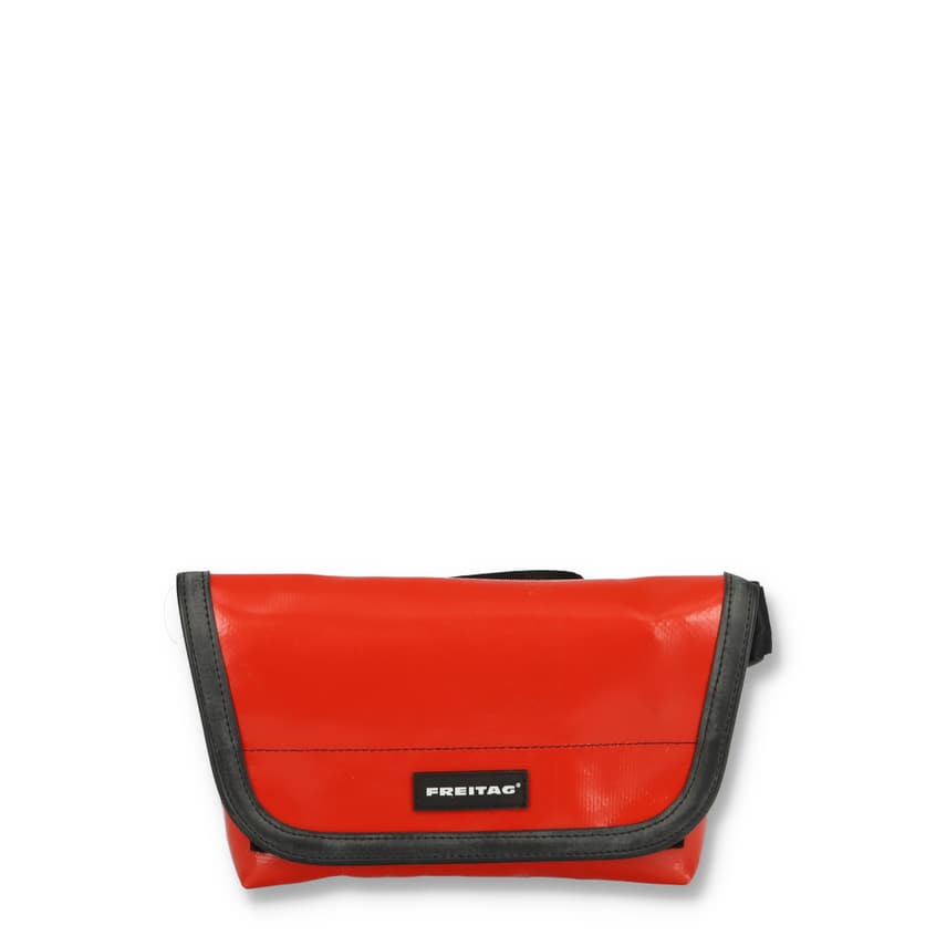 FREITAG | Des pièces uniques en bâches de camion recyclées