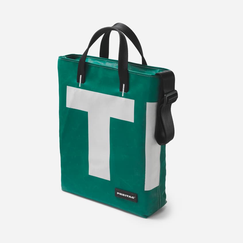 FREITAG | Borse uniche e accessori in teloni logori di camion e tessuti ...