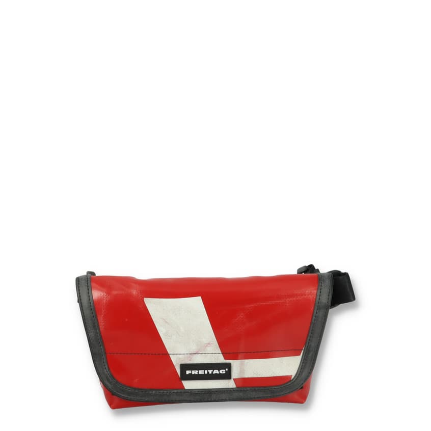 FREITAG | Des pièces uniques en bâches de camion recyclées